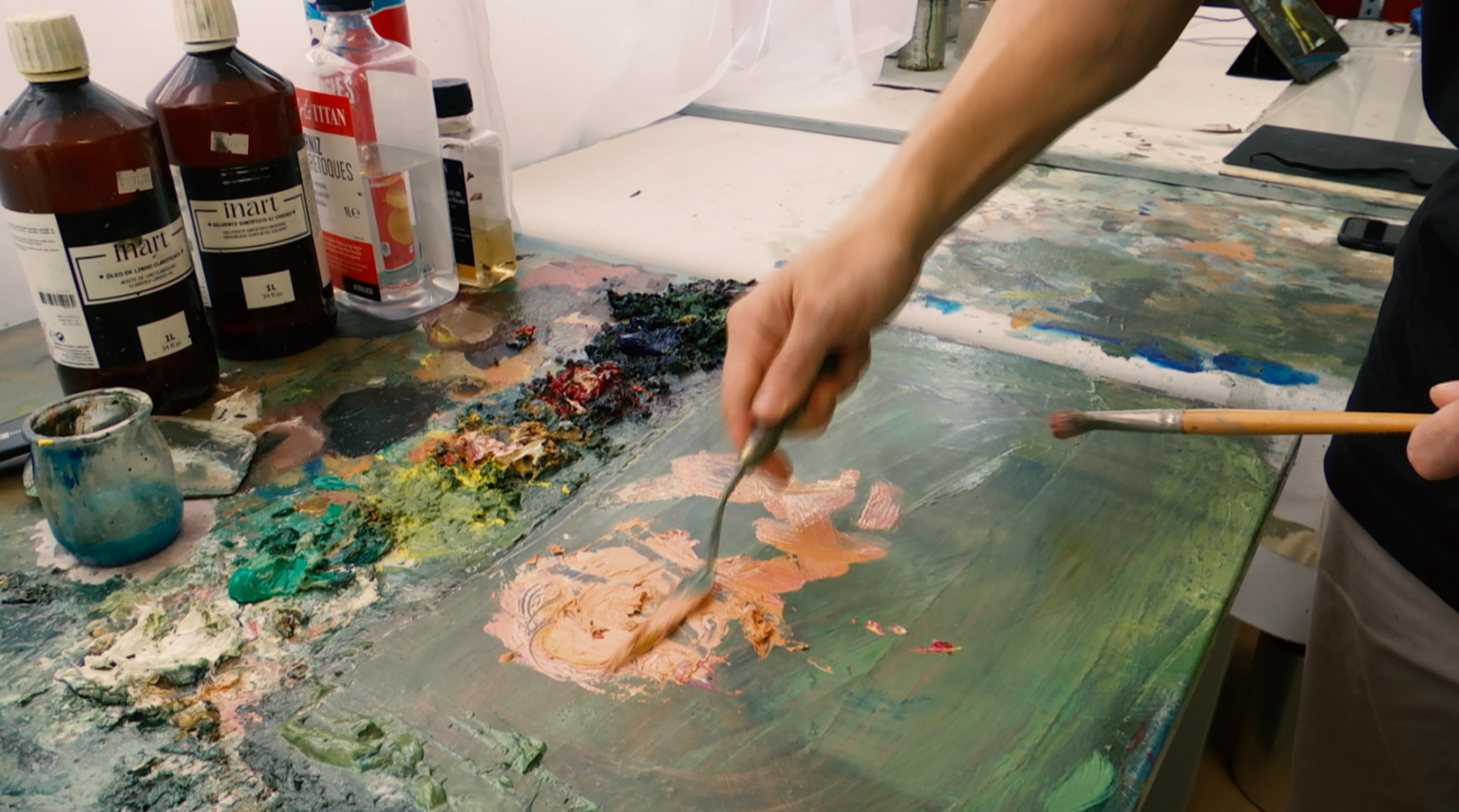 Coneixem Pedro Covo, el pintor colombià que porta el Carib a l’Edifici ...